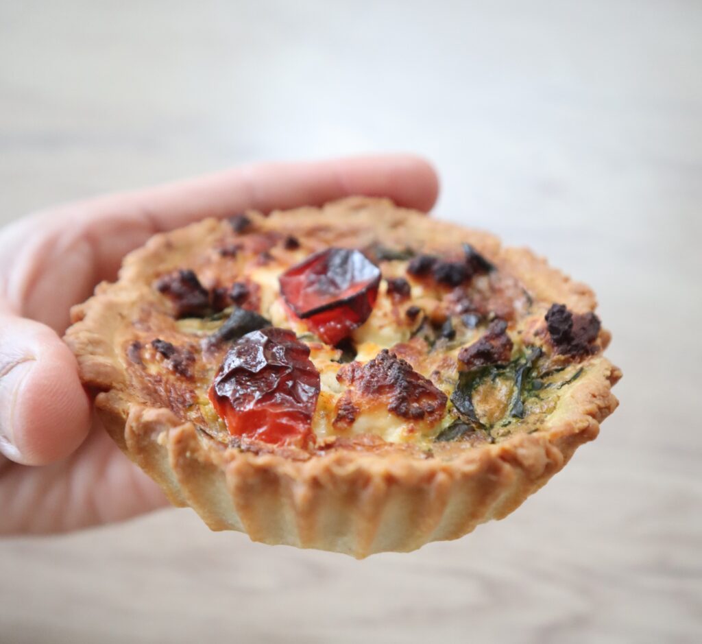 Mini quiche met gerookte zalm, prei en broccoli - HOMEMADE lekkernij